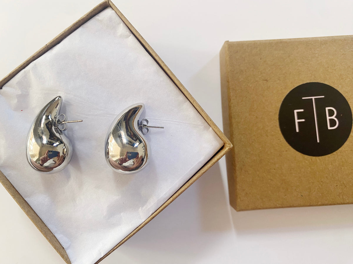 Plaxy (gold and silver) – Favours The Bold